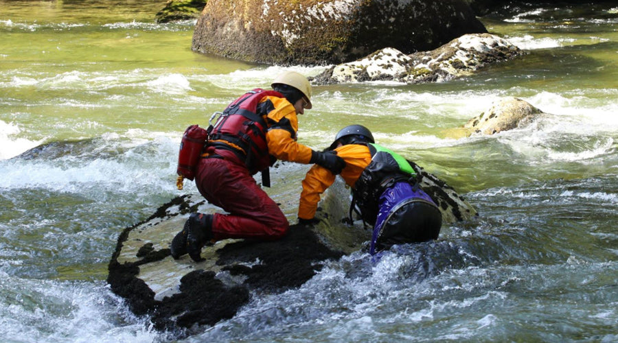 How to Carry a Throw Bag for Wilderness Rescue Scenarios